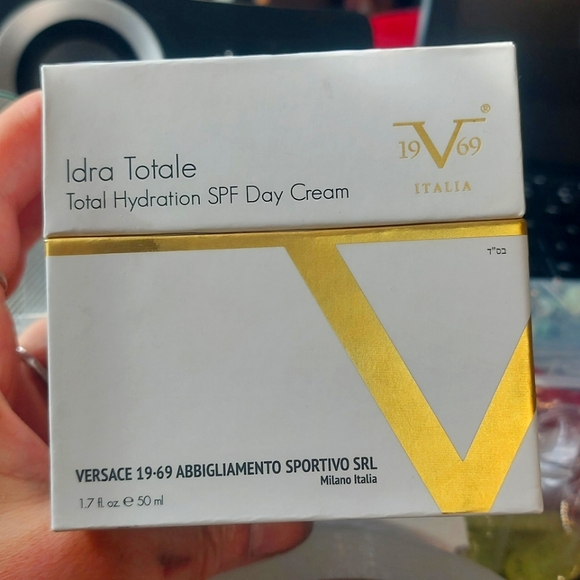 Versace | Skincare | Versace Idra Totale Day Cream New In Box | Poshmark